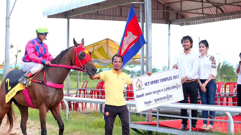 អ្នក ជំនាញ ៖ សេះ នៅ 7NG ១ ក្បាល ចំណាយ ដល់ ៤០០ ដុល្លារ សម្រាប់ ស្មៅ វា ...