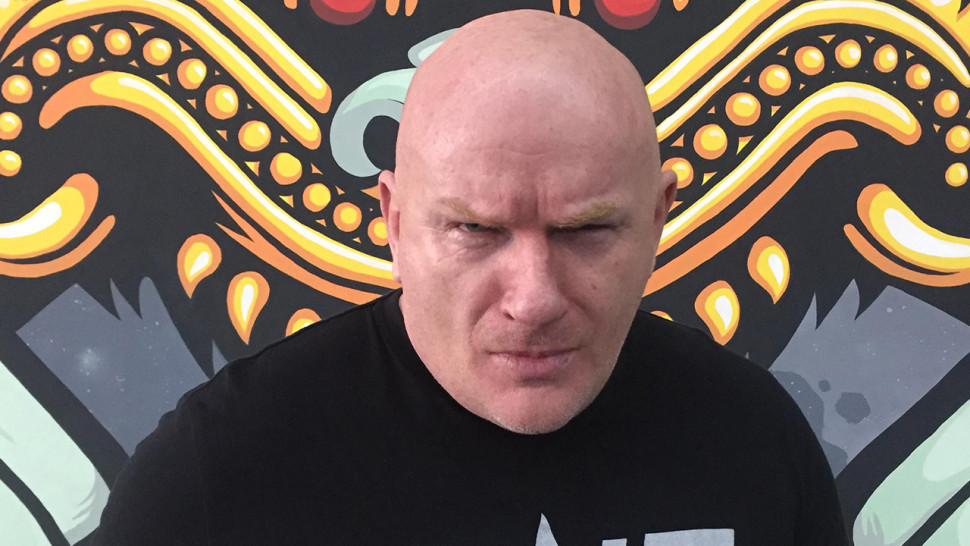 អង្គរក្ស Alan Mccune ...